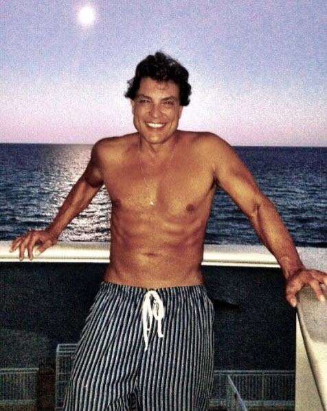 Osvaldo Ríos demostró que sigue siendo un galán de telenovela - Univision