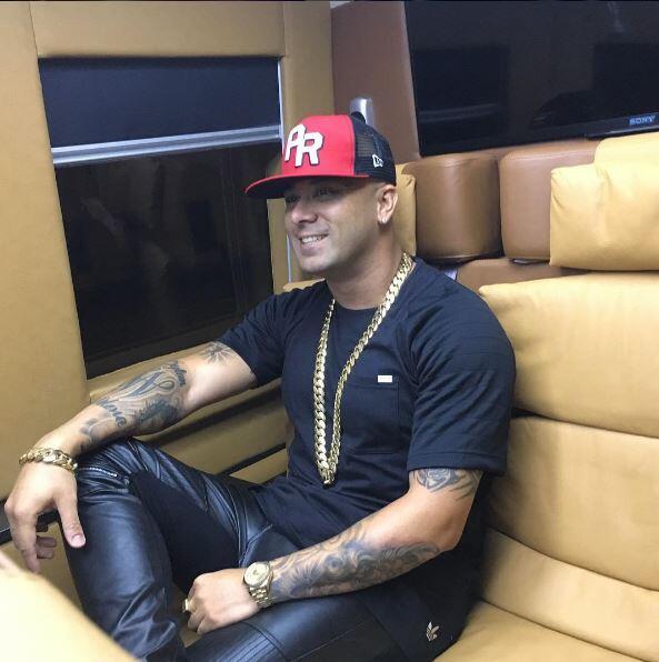 La moda urbana de Wisin, check it out! - Univision