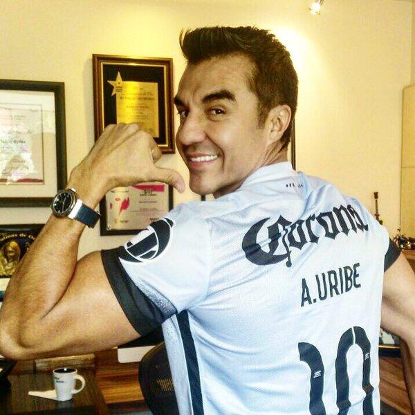 Las facetas de Adrián Uribe - Univision
