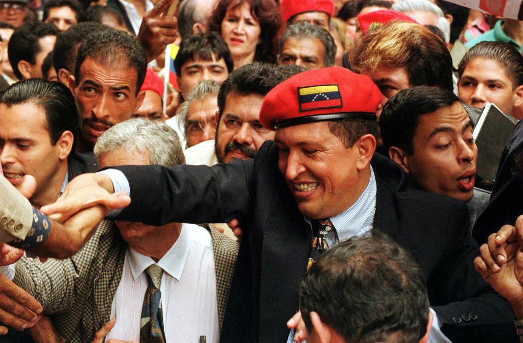 La controversial vida y muerte de Hugo Chávez en 25 fotos - Univision