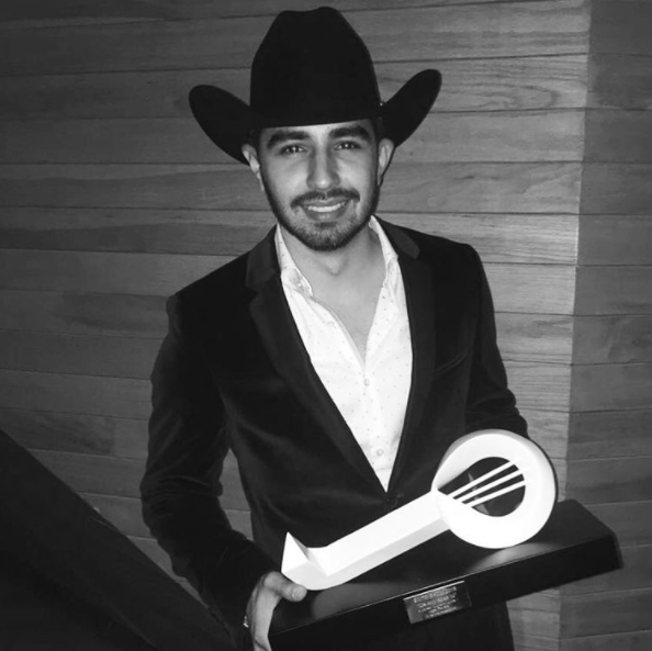 Joss Favela, de compositor a cantautor - Univision